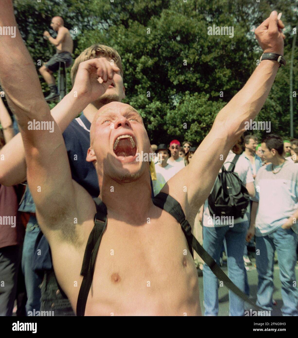 90s rave crowd hi-res stock photography and images - Alamy