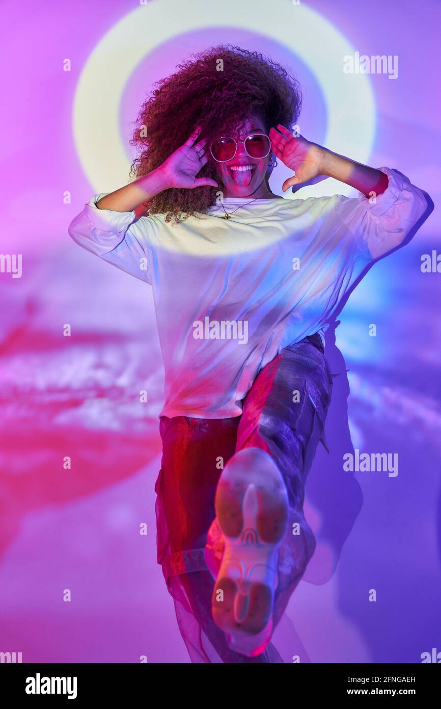 Pointing feet hi-res stock photography and images - Alamy