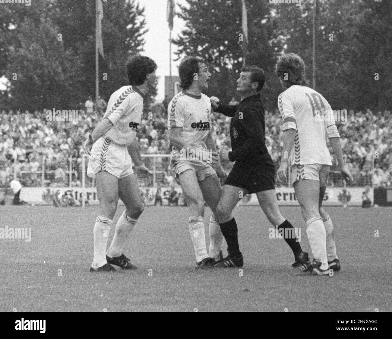 2nd promotion match Rot Weiß Essen- Karlsruher SC 3:1 /13.06.1980/ KSC ...