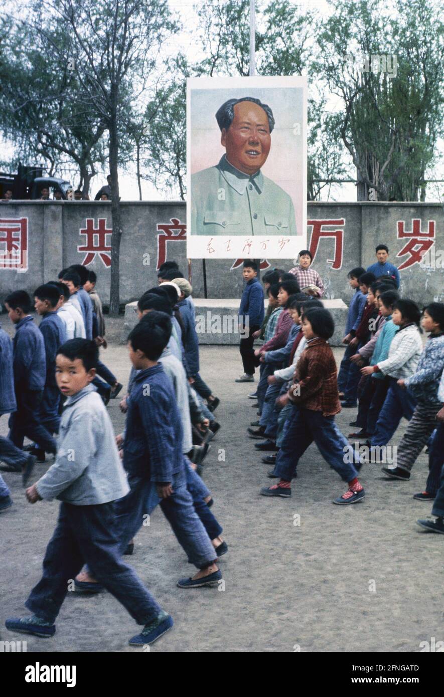 "China, Beijing, February 1971 Photo: Schoolchildren imitate Mao's ...