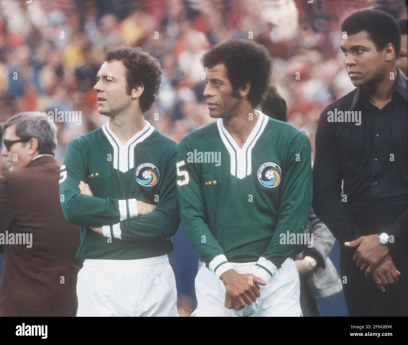 Tphoto On X: Pele And Franz Beckenbauer(New York Cosmos), 42% OFF