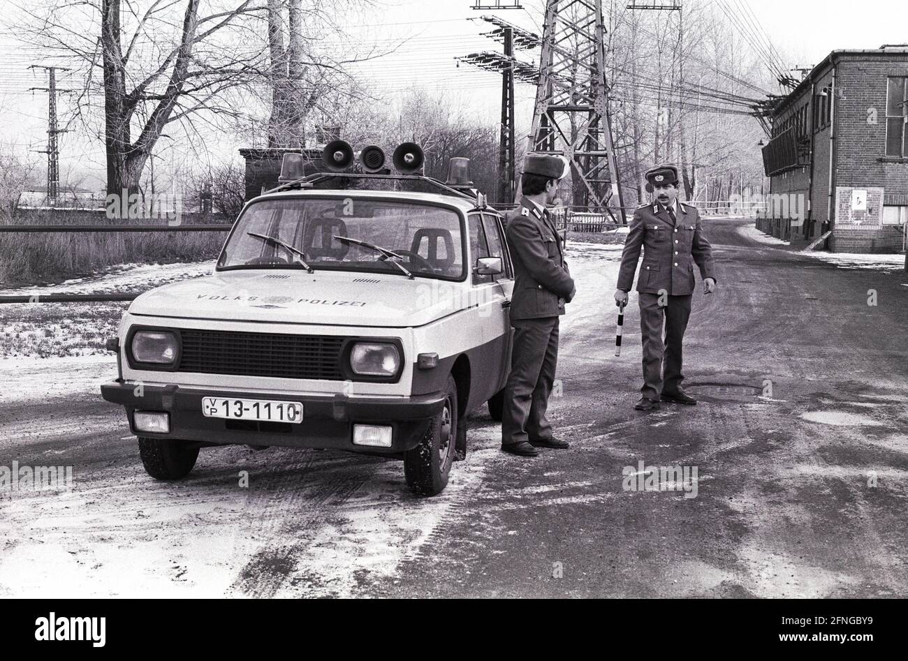 Police in the 90s hi-res stock photography and images - Alamy