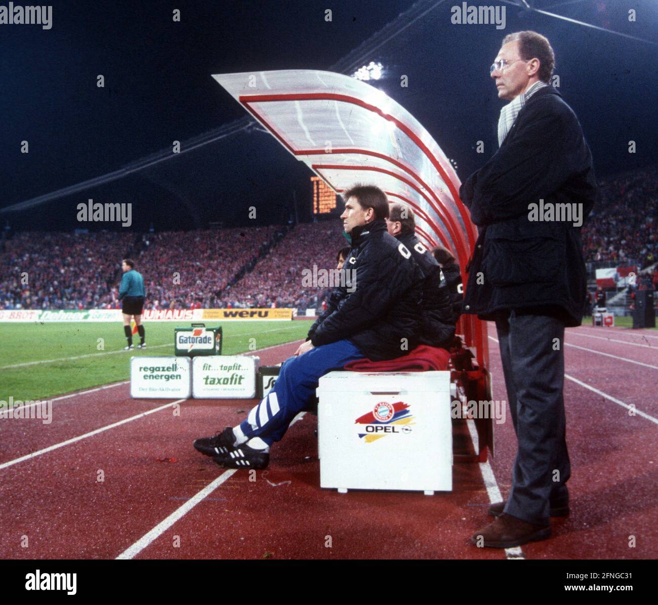 FC Bayern München - Borussia Dortmund 0:0/20.03.1994. Coach Franz ...
