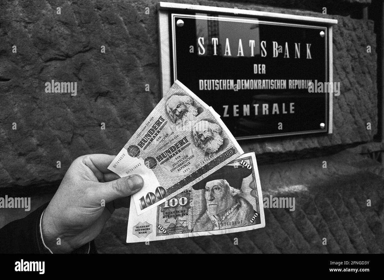 Berlin bank 1990 hi-res stock photography and images - Alamy