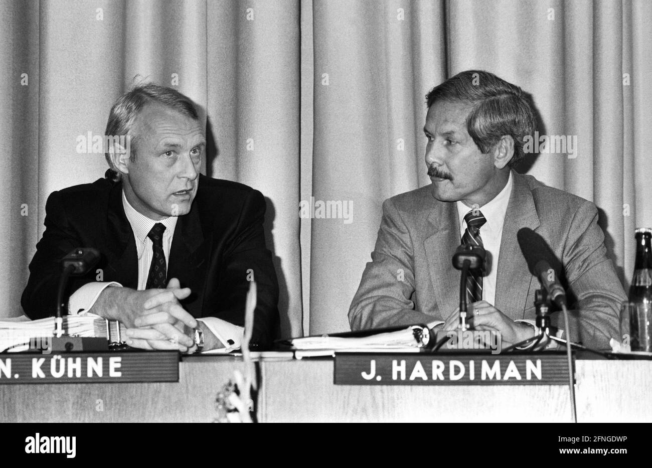 48 35 Black and White Stock Photos & Images - Alamy