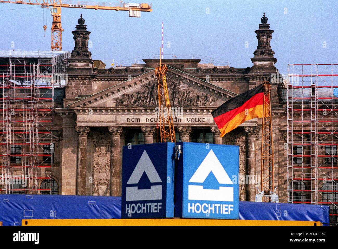 DEU , DEUTSCHLAND : The construction site of the Reichstag building in ...