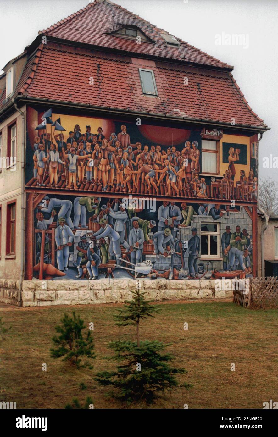 Thuringia / GDR / Culture / 1990 Wall painting at a village school near ...