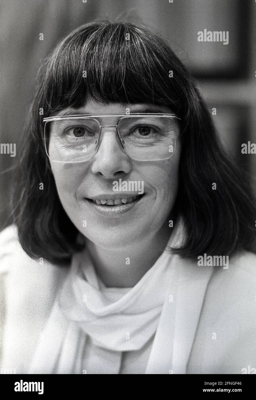 Germany, Bonn, 31/08/1990 Archive No.: 19-73-28 SPD press conference ...