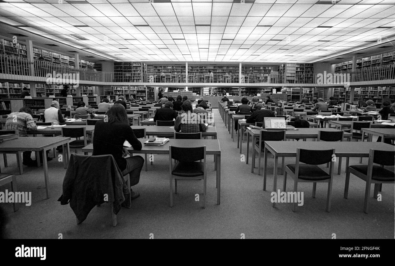 Berlin-City / 12.11.1979 Free University, Central Library, Reading Room ...