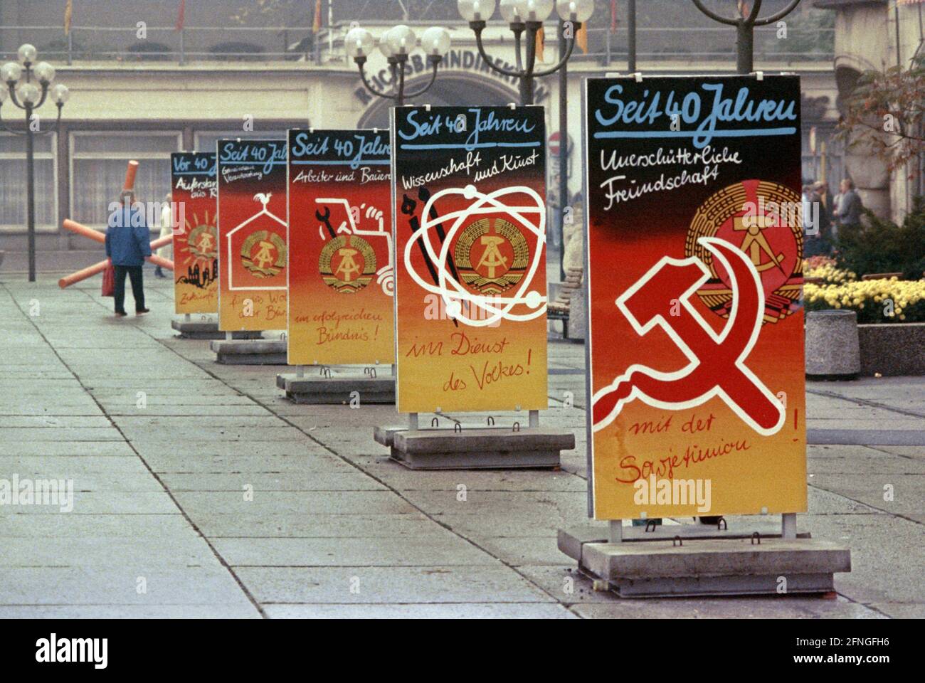 Thuringia / GDR / October 1989 Erfurt in front of the train station ...