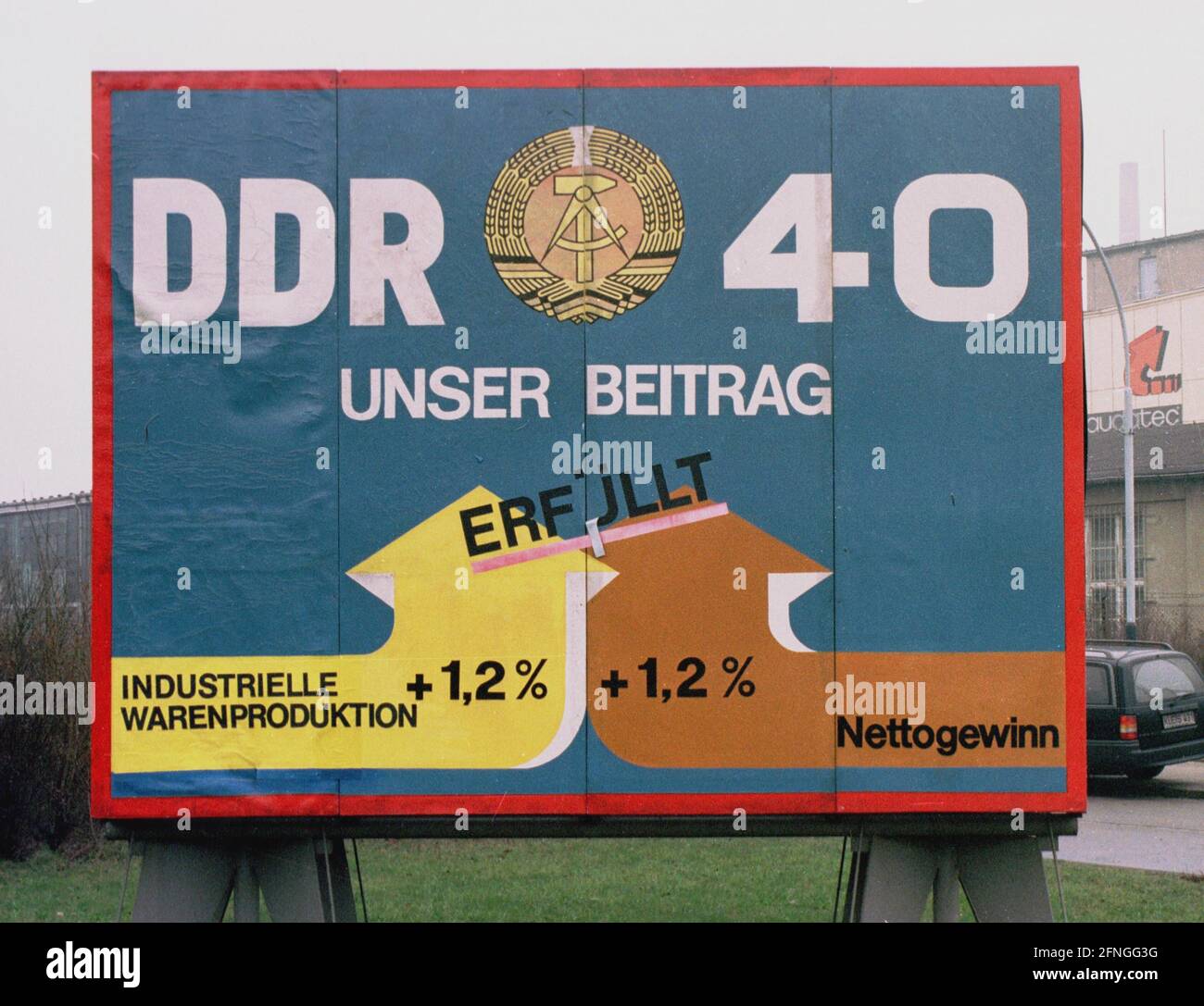 Brandenburg / GDR / Industry 3.12.1989 Regulator plant Teltow ...