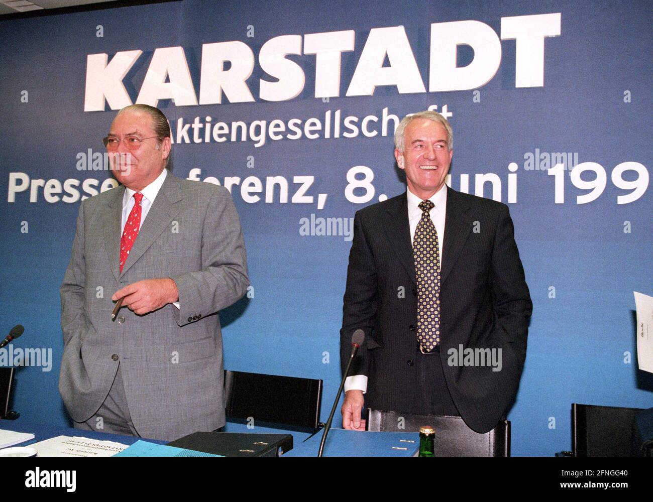 Walter DEUSS , Chairman of the Management Board , and Willi HARRER ...