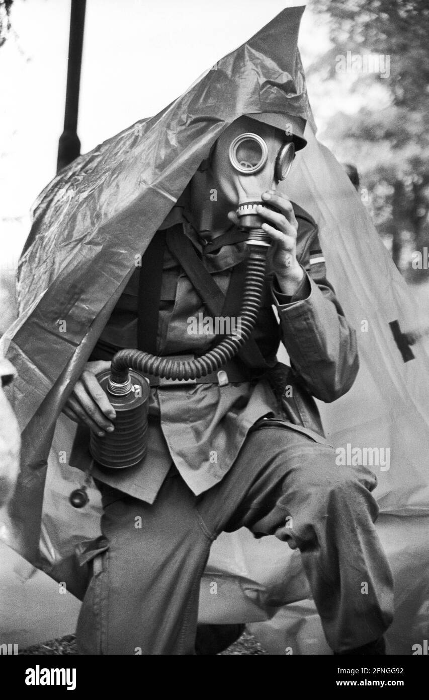 Germany, Stahnsdorf, 11.10.1990. Archive-No.: 21-05-35 2.Motorized ...
