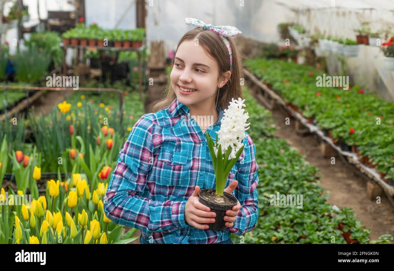 Teen girl flower pot hi-res stock photography and images - Alamy