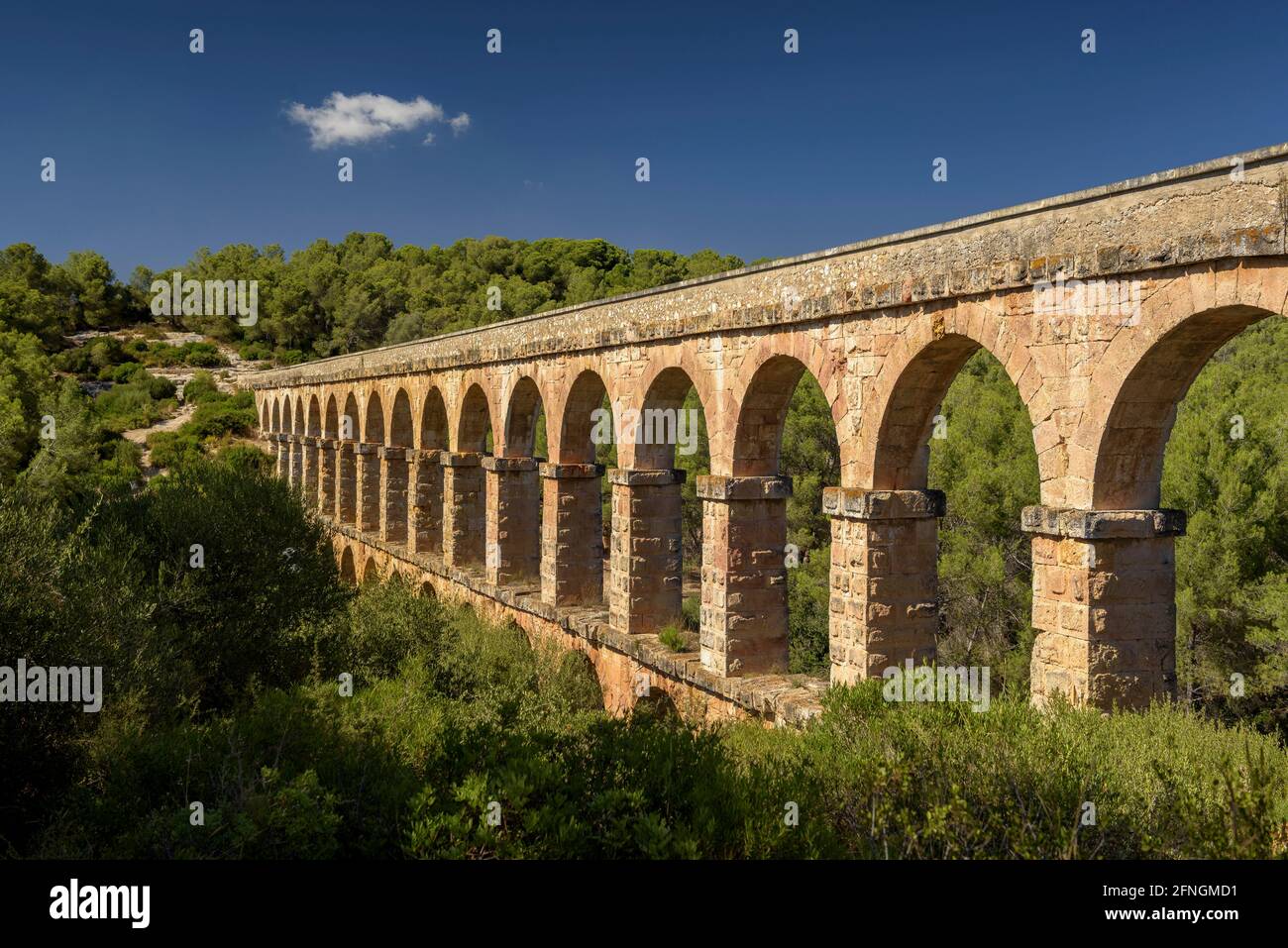 Puente del diablo acueducto hi-res stock photography and images - Alamy