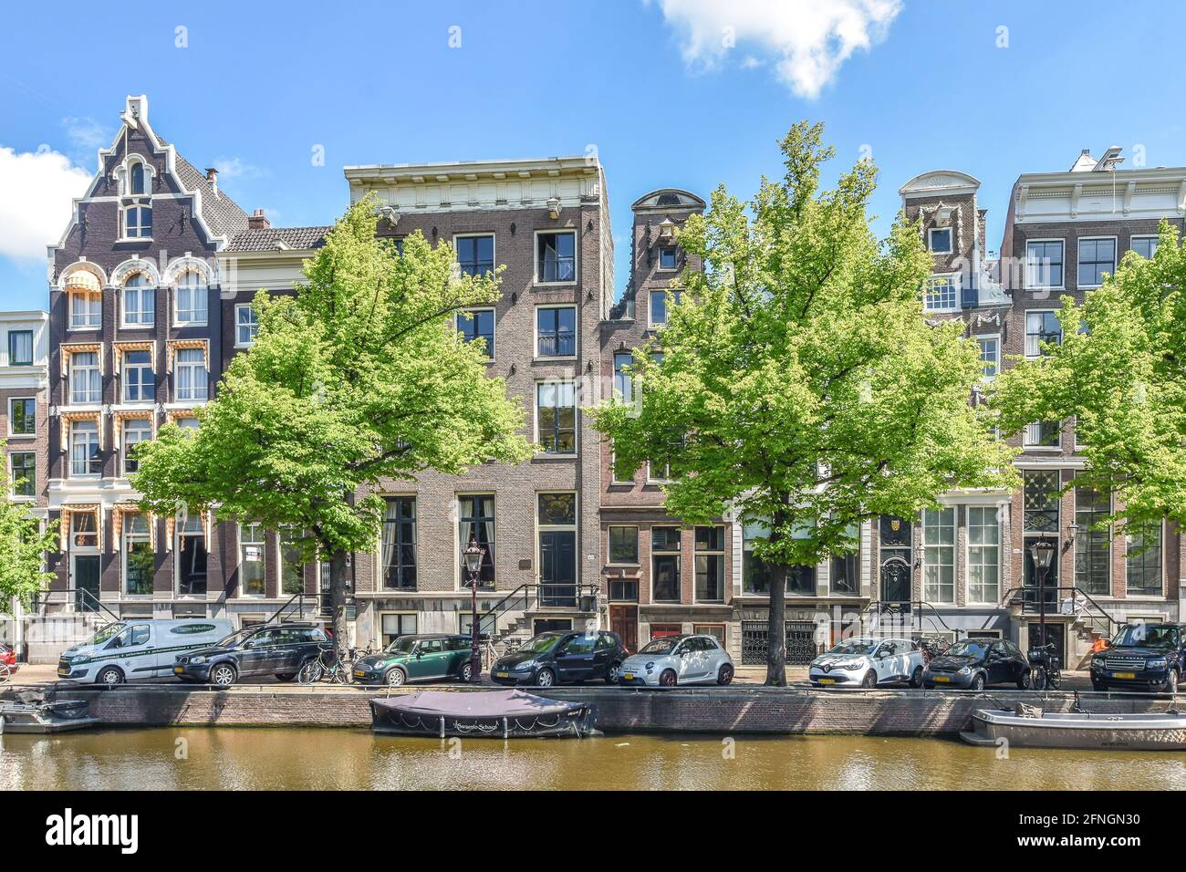 Row of traditional Dutch medieval houses on canal Stock Photo - Alamy