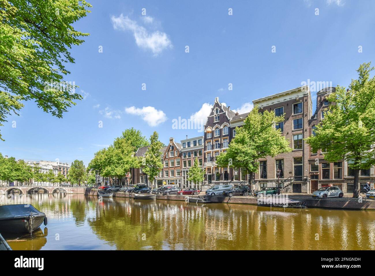 Row of traditional Dutch medieval houses on canal Stock Photo - Alamy