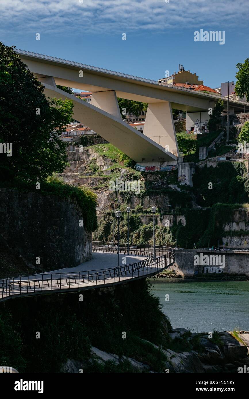 Bridge over Douro River in Porto, Portugal Stock Photo - Alamy