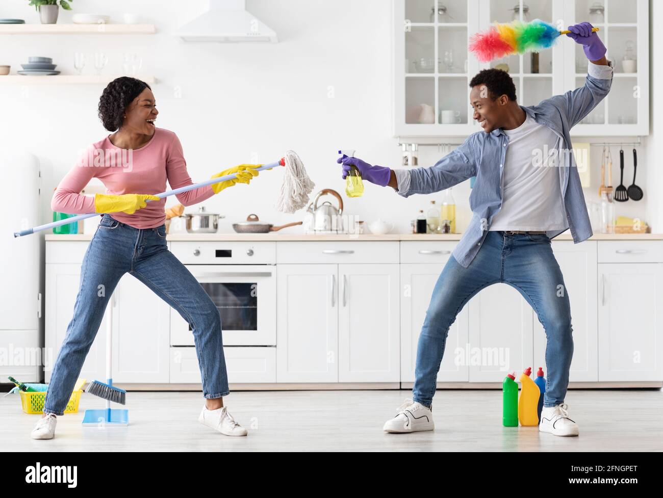 Couple fighting cleaning hi-res stock photography and images - Alamy