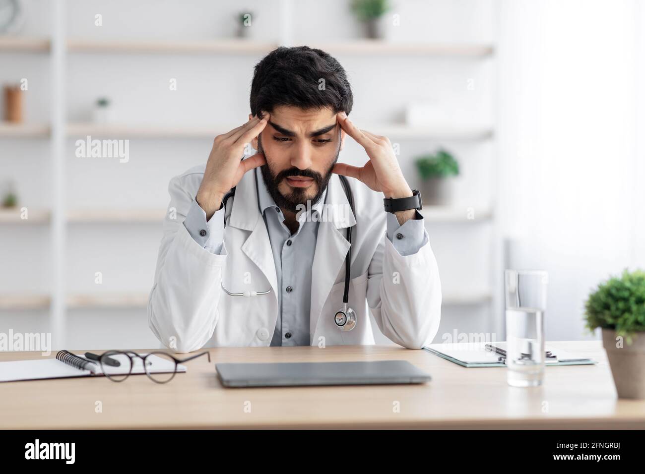 Feeling unwell hi-res stock photography and images - Alamy