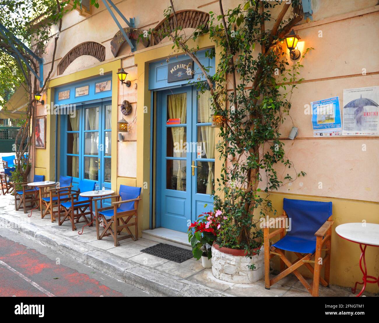 Back street bar hi-res stock photography and images - Alamy
