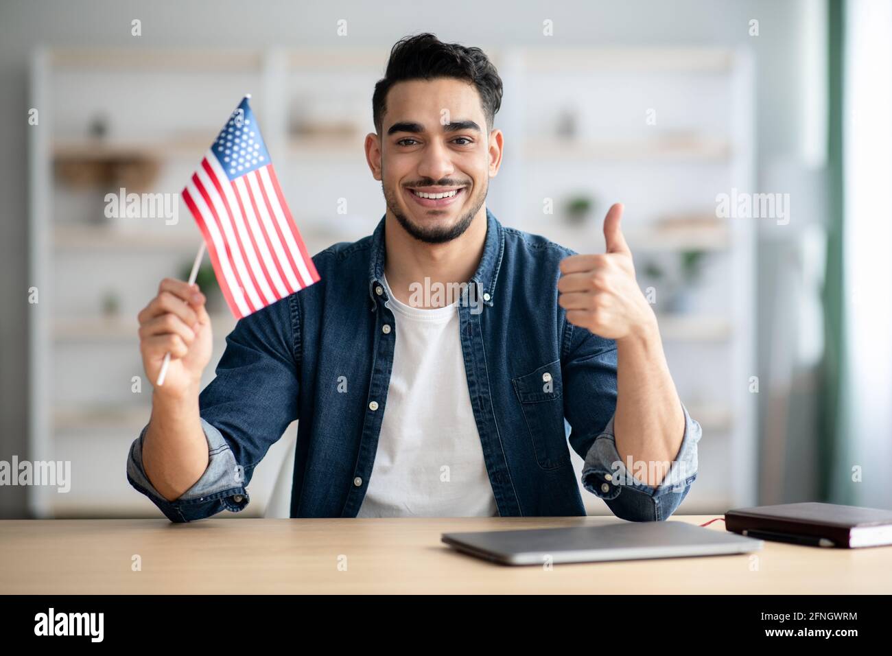Happy guy with flag of USA showing thumb up Stock Photo - Alamy