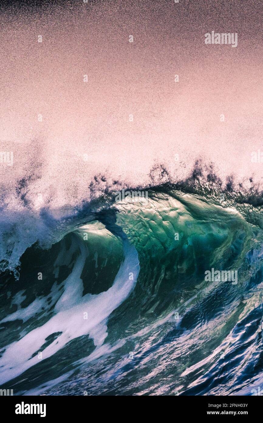 Breaking light hi-res stock photography and images - Alamy