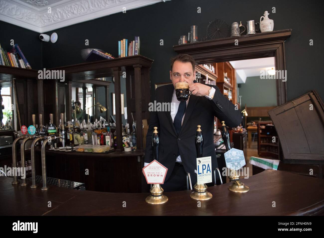 Carlton tavern in maida vale hi-res stock photography and images - Alamy