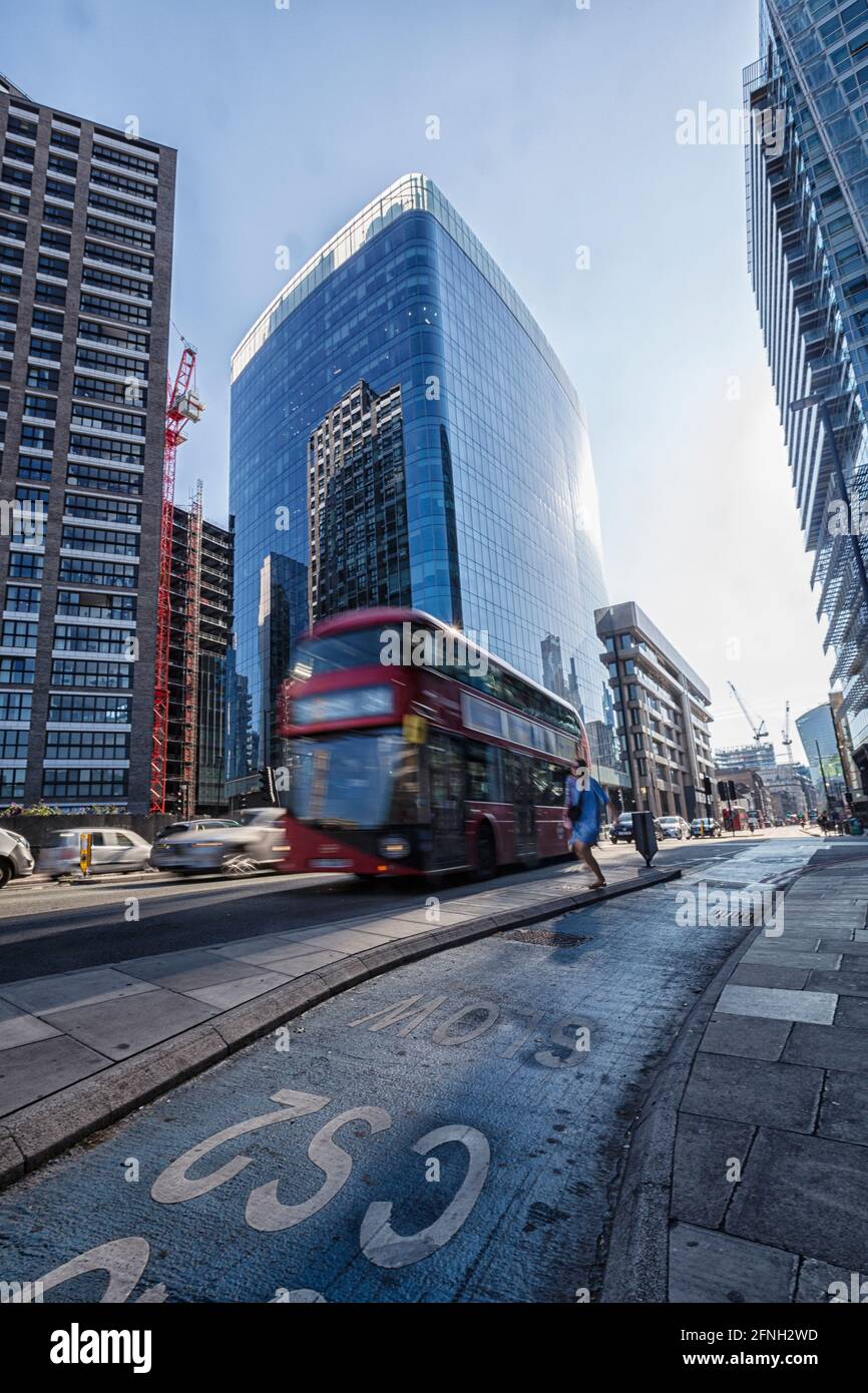 London running bus hi-res stock photography and images - Alamy