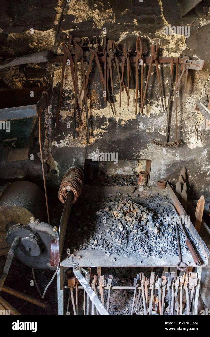 Forging workshop hi-res stock photography and images - Alamy