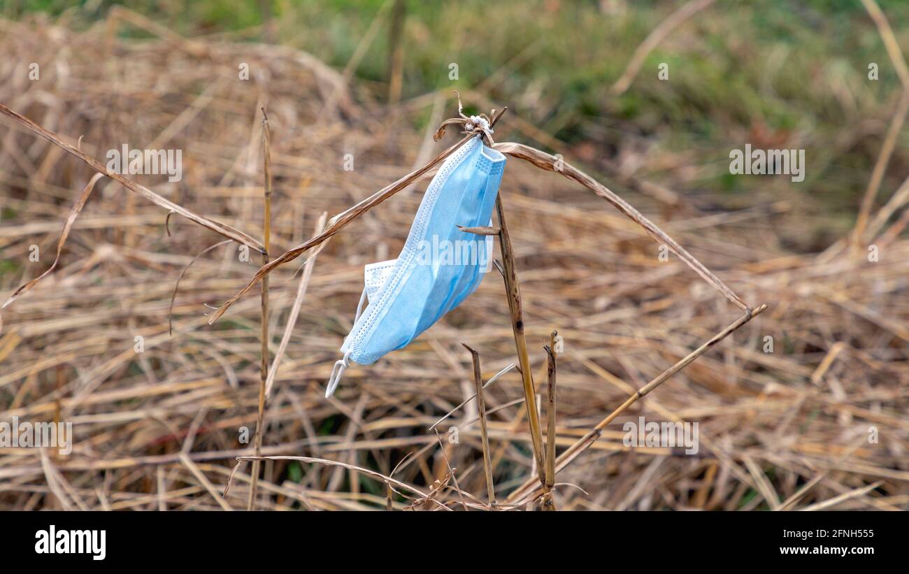 Improper mask use hi-res stock photography and images - Alamy