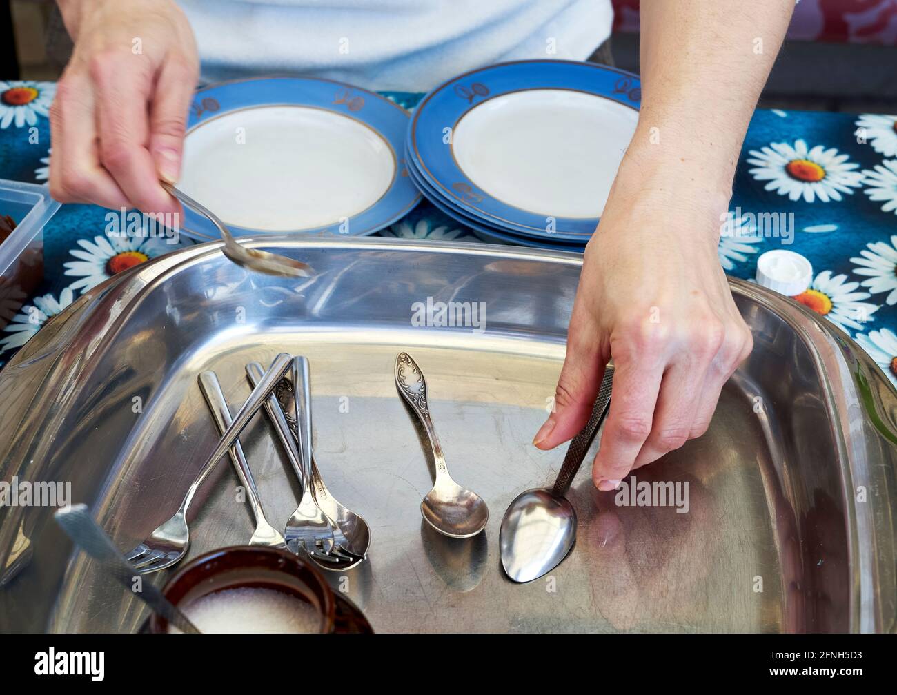 Cutleries hi-res stock photography and images - Alamy