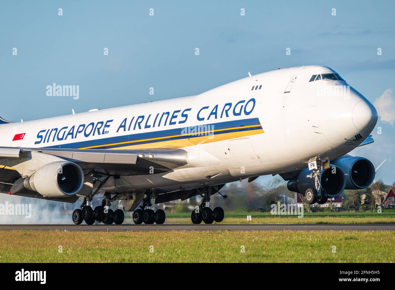 Boeing 747 cargo take off hi-res stock photography and images - Alamy