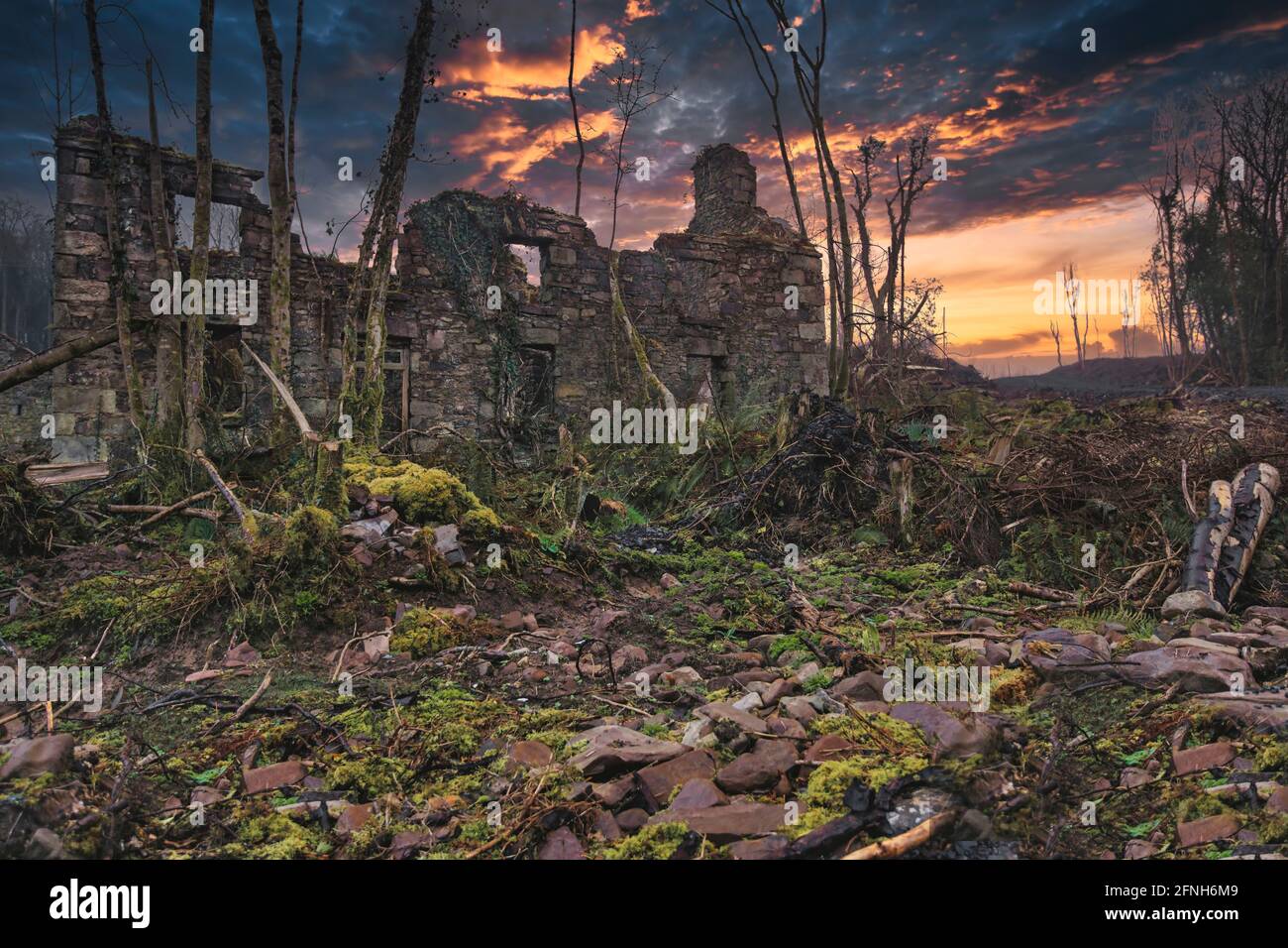 Old farm buildings ireland hi-res stock photography and images - Alamy
