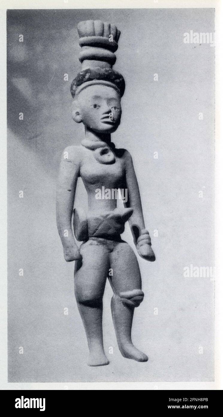 Joueur de pelote portant le joug ,un gantelet et une genouillère du ...
