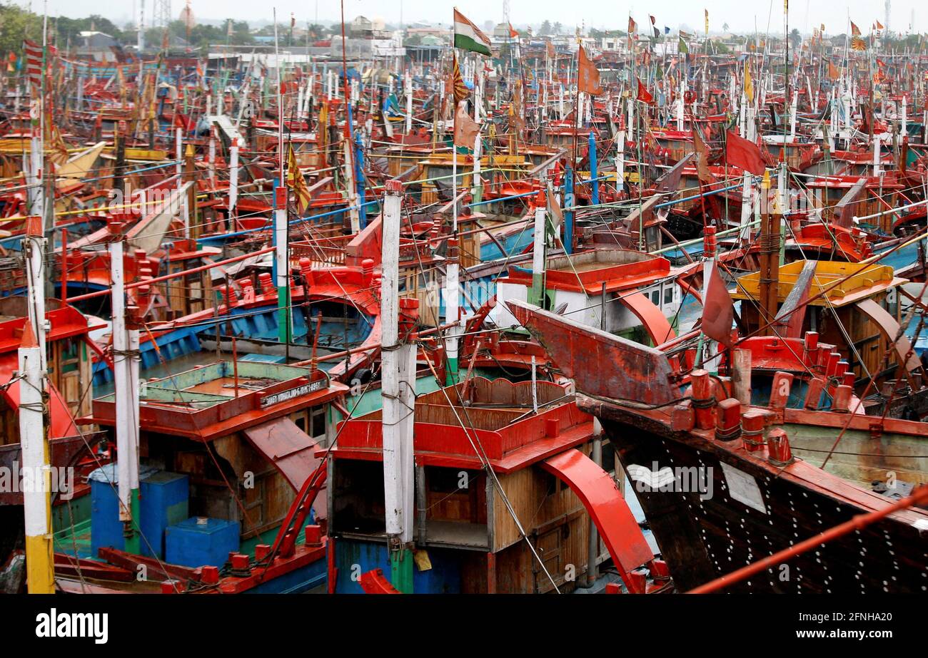Veraval harbour hi-res stock photography and images - Alamy