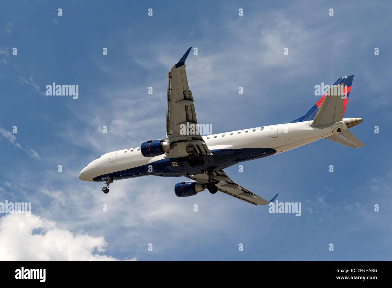 Commuter jet hi-res stock photography and images - Alamy