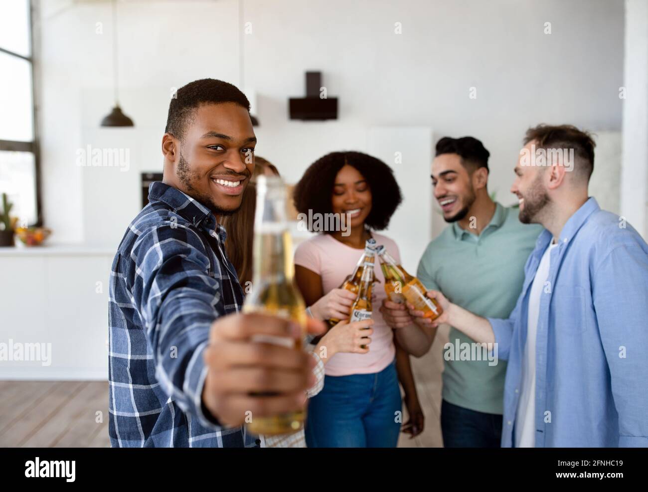 Drinking friends cheers hi-res stock photography and images - Alamy