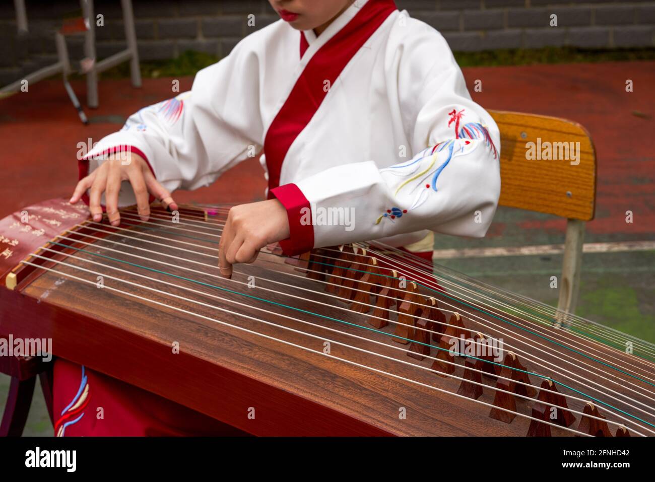 A little girl is playing the guzheng instrument Stock Photo - Alamy