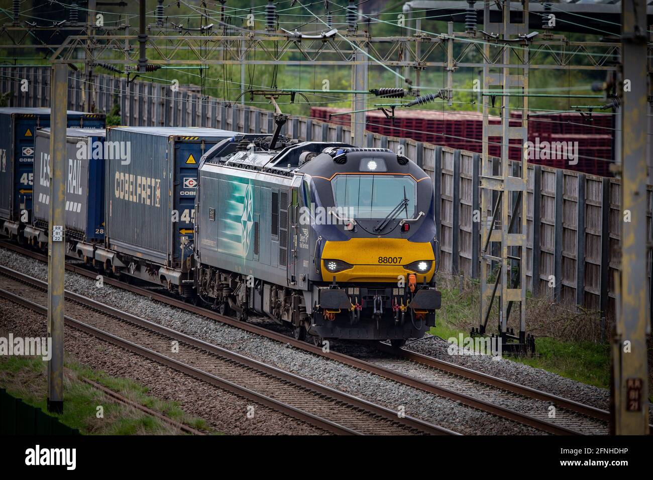 Direct Rail Services, Class 88 - 88007 - “Electra” arriving at Tesco ...
