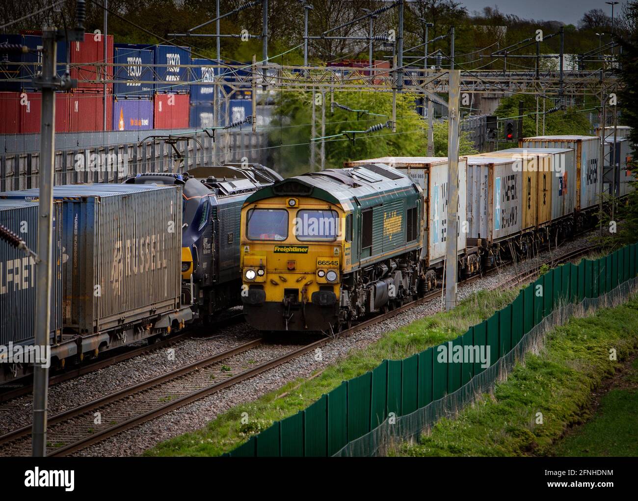 Freightliner Class 66 with load passes DIRFT Stock Photo - Alamy