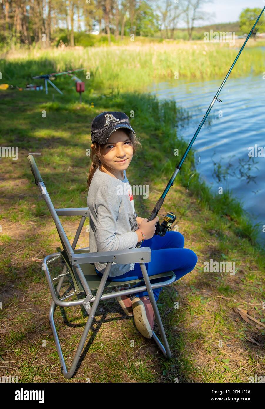 Child bug hunting hi-res stock photography and images - Alamy