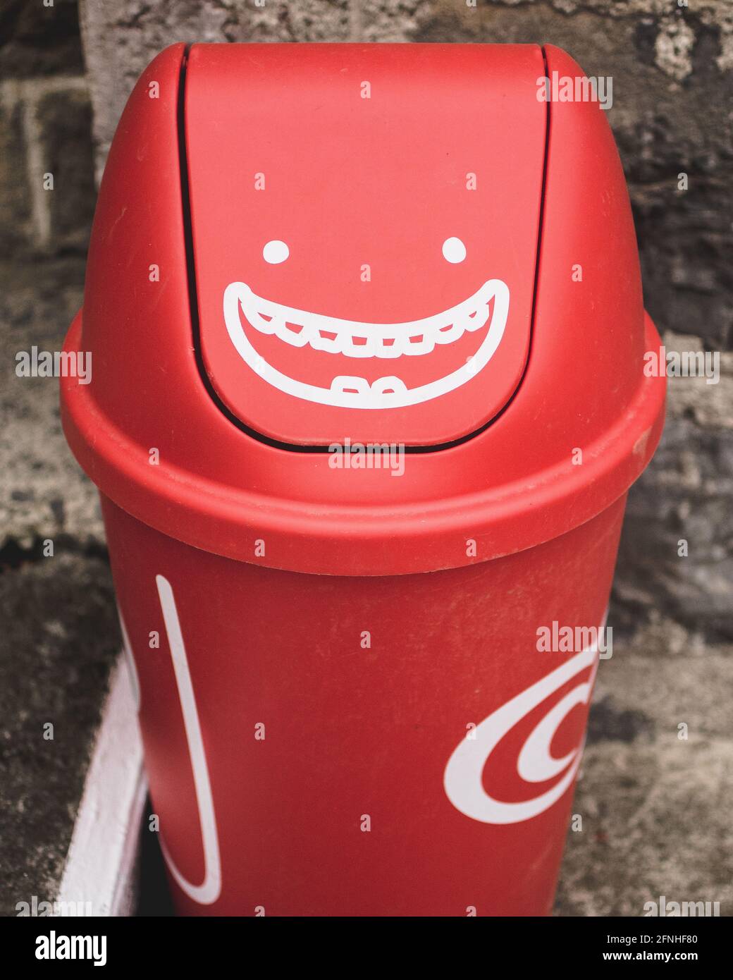 Smiley face red garbage can art hi-res stock photography and images - Alamy