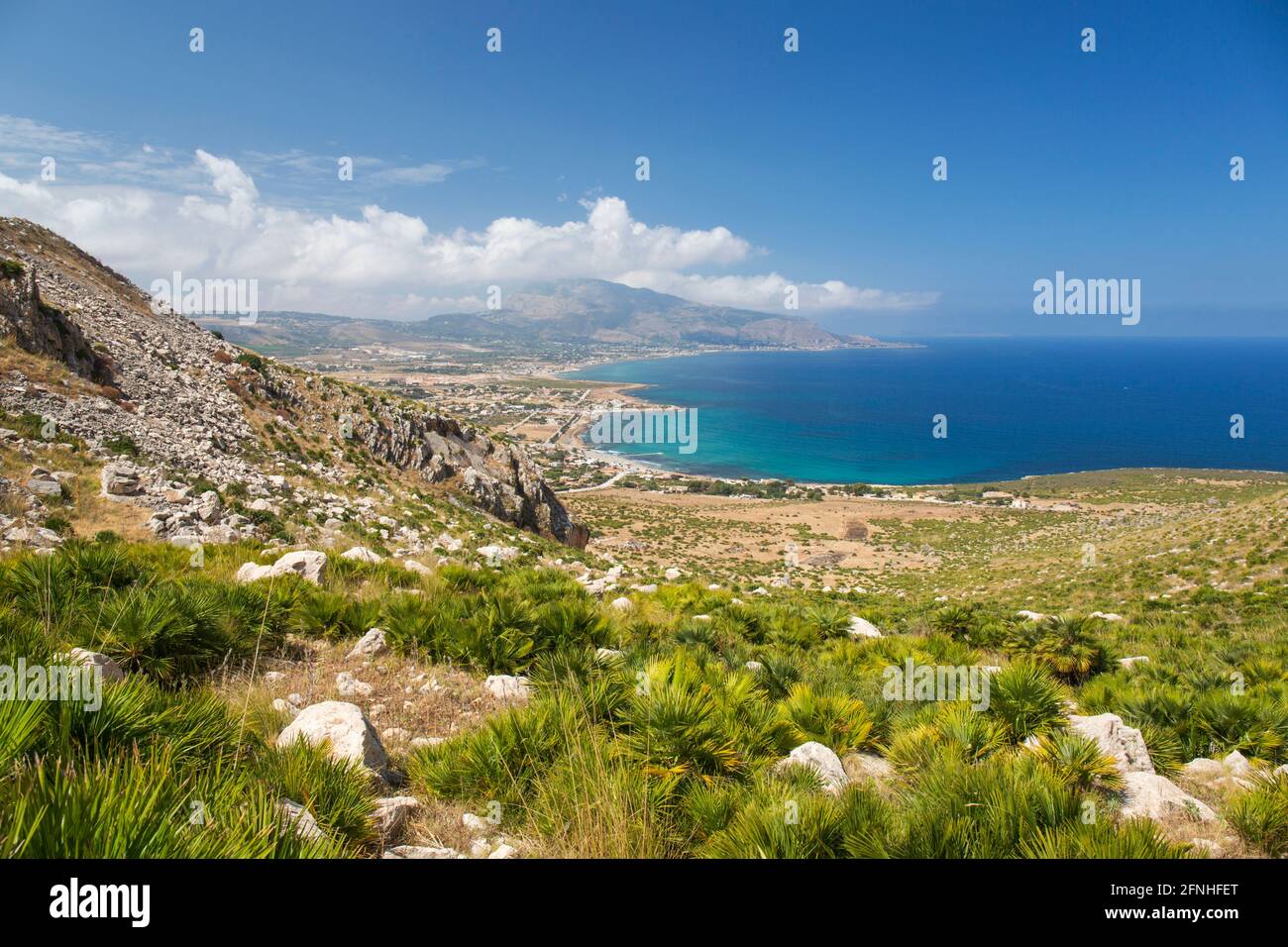 Arid sicilian landscape hi-res stock photography and images - Alamy