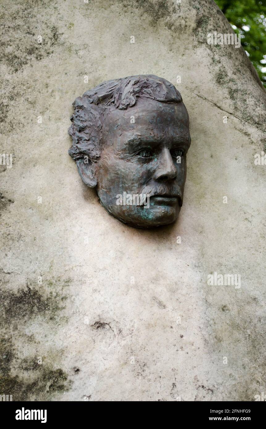 A mans head sticks in a wall Stock Photo - Alamy