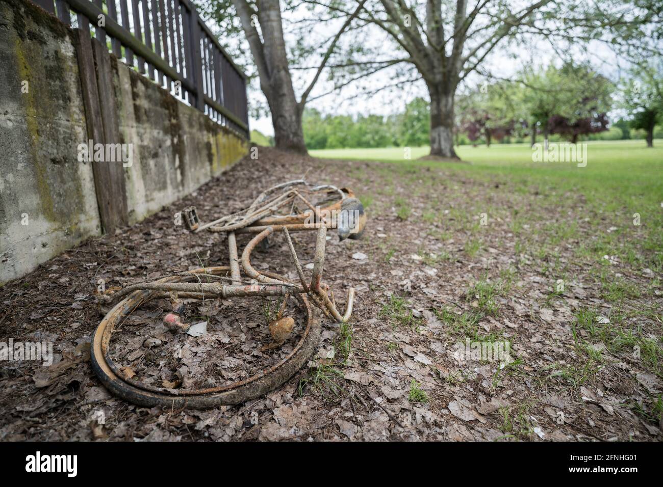 Rural italy and bike hi-res stock photography and images - Alamy