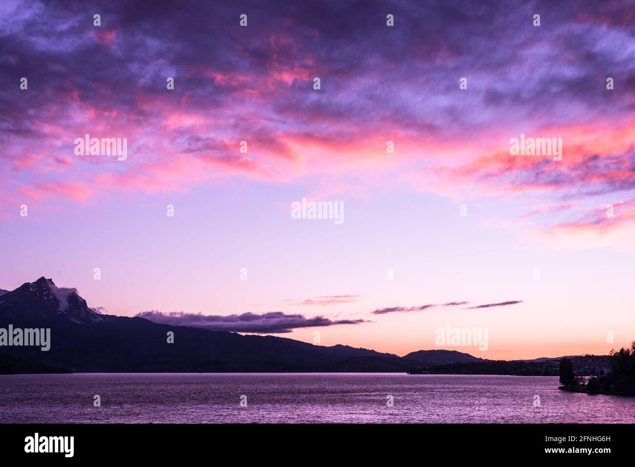 Lilac sunset hi-res stock photography and images - Alamy