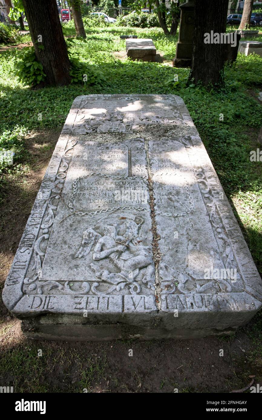 gravestone on the Geusen cemetery in the Lindenthal district, it is the ...