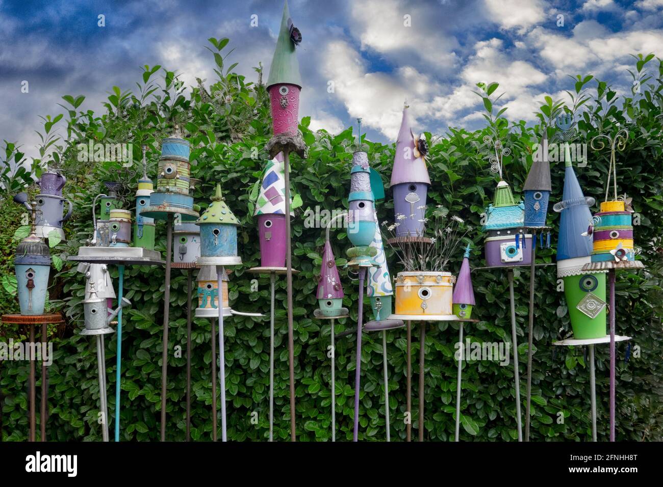 Colorful garden sculpture hi-res stock photography and images - Alamy