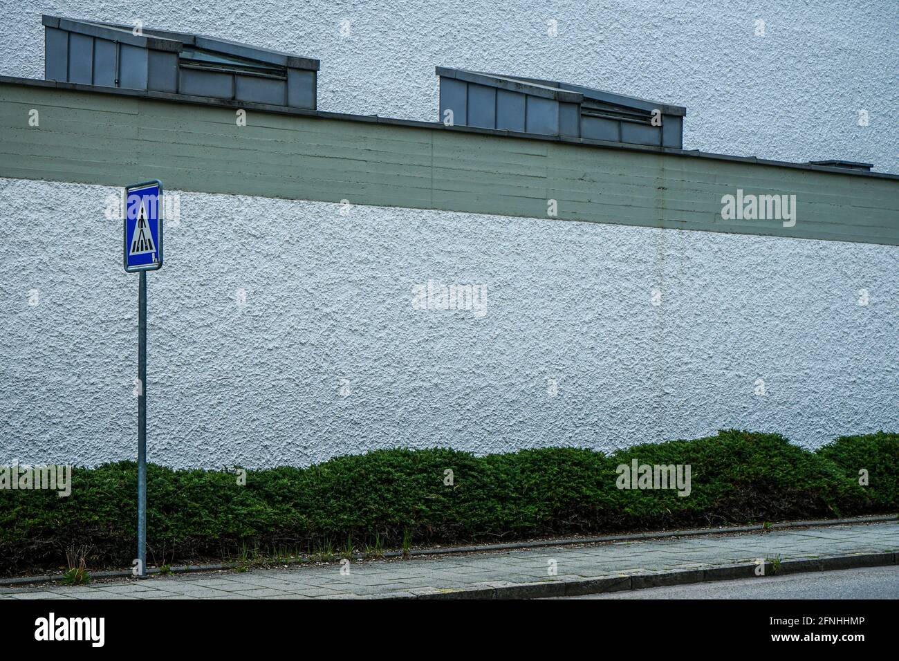 Crosswalk sign hi-res stock photography and images - Alamy